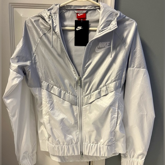 Nike | Jackets & Coats | Nwt Nike Womens Hooded Essential Running ...
